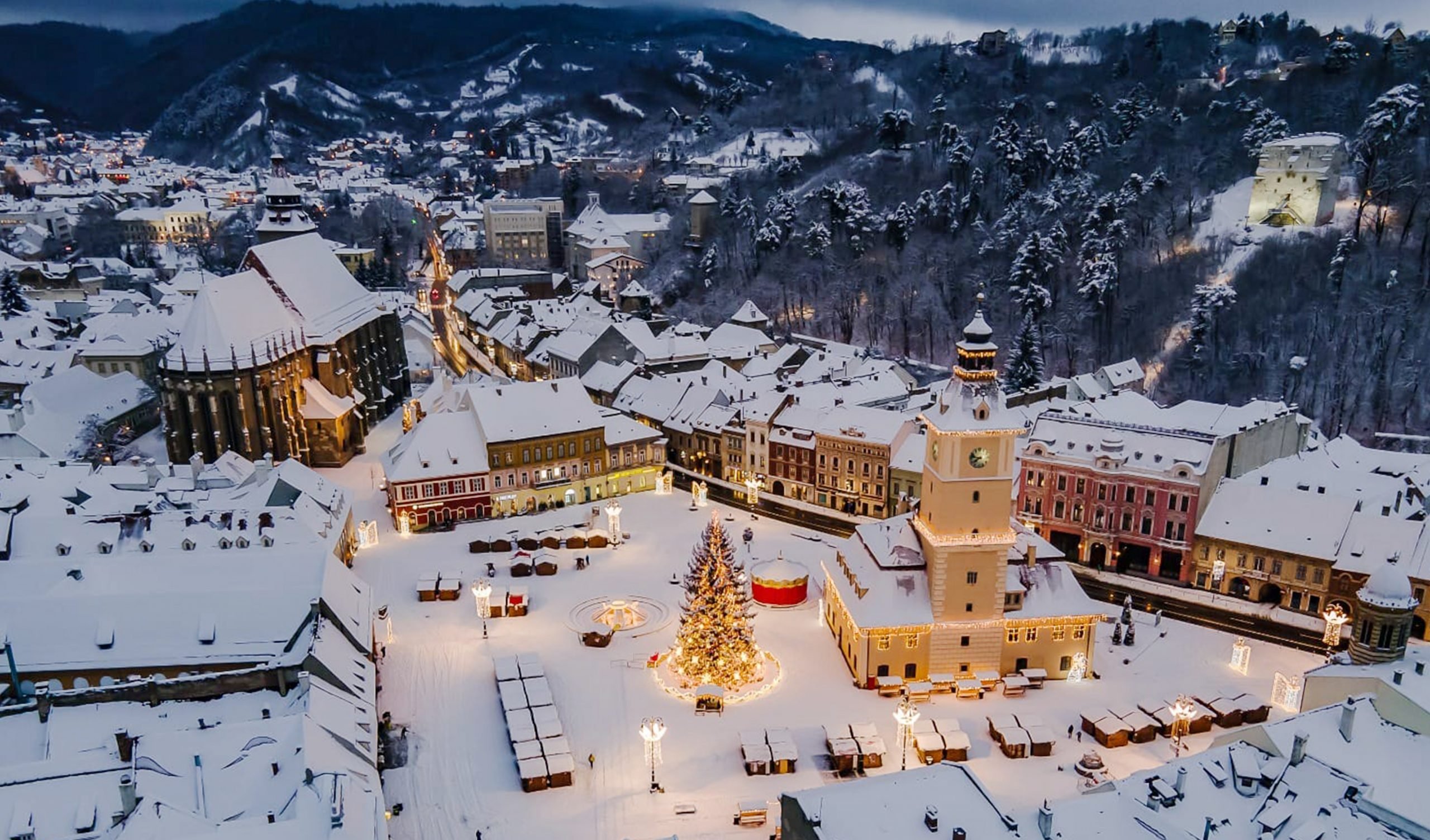 Târgul De Crăciun Brașov 2024. Cel Mai înalt Brad Din România - Presa ...